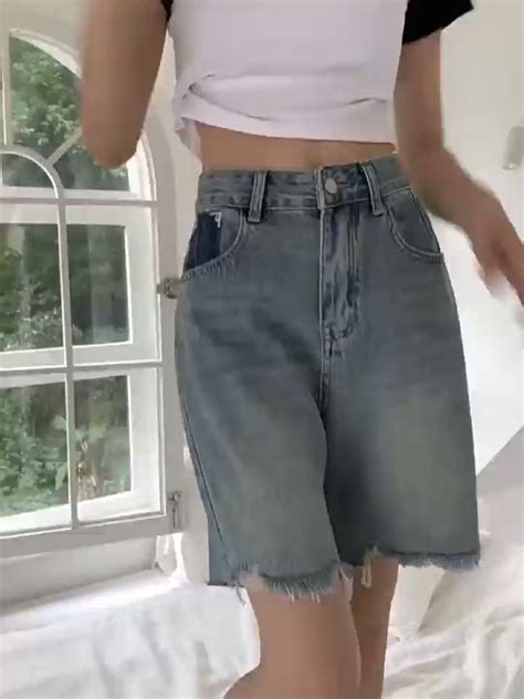 Lucky Stars กางเกงยีนส์ขาห้าส่วน แต่งขาดรุ่ยกระเป๋าหลัง ผ้าเดนิมทรงตรงสวยเข้ารูป สไตล์เกาหลีฤดู