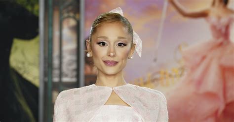 Docka från Wicked filmen länkar till porr