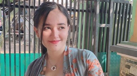 Kim Ochi Berlian Dibully Karena Punya Payudara Besar Ferry Irawan Idap