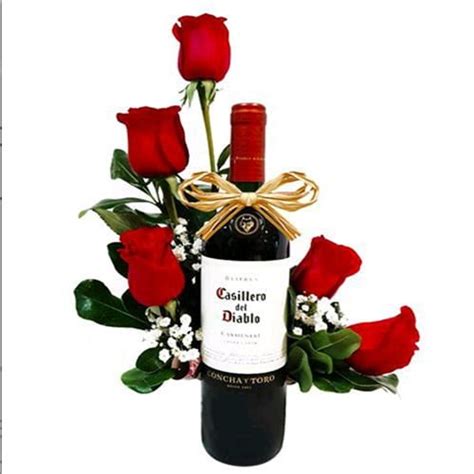 Salute Botella De Vino Tinto Con Arreglo De Rosas Envía Flores Hoy