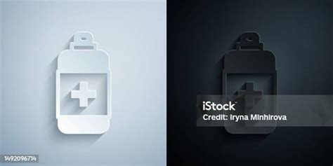 종이 컷 액체 항균 비누의 병은 회색과 검은 색 배경에 분리 디스펜서 아이콘 살 균 소독 위생 스킨 케어 종이 아트 스타일 벡터 3차원 형태에 대한 스톡 벡터 아트 및 기타