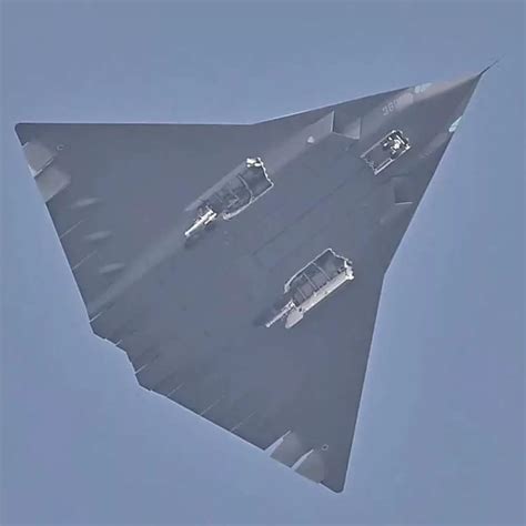 جنگنده نسل ششم چین با طراحی آینده‌نگرانه در آسمان مشاهده شد ویدیو