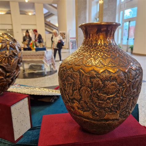 Изложба в Доходното здание представи традиционно иранско изкуство Tvn Bg