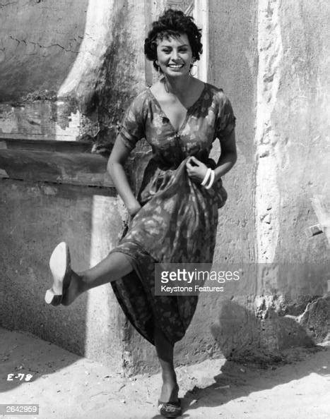 Sophia Loren The Italian Actress Lets Her Hair Down Between Scenes