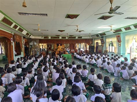 ကော့သောင်းမြို့၊ ပုလုံးတုံတုံးကျေးရွာ ရန်ကြီးအောင်ဘုန်းတော်ကြီးသင်ပညာသင်ကျောင်းတွင် စာဖတ်ရှိန်မ