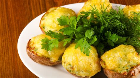 Як смачно запекти картоплю на вечерю прості й швидкі рецепти — Шуба
