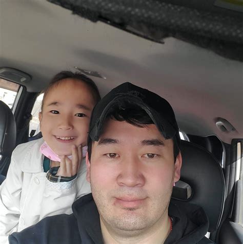 Аргагүй юм гэж аргагүй л байдаг юм байна лээ гэдэг чинь Амаргүй начины пранк байсан юмаа 😄🤣😂