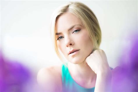 Download Cindy Busby Contemplative Portrait Wallpaper