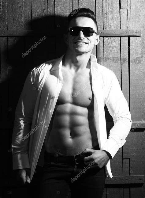 Young Muscular Sexy Gay Men Falasgulf