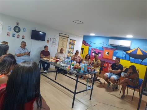 Com Segurança Um Time Que Representa Significativamente A Família Do