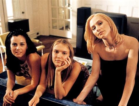 Mia Kirshner Temporada