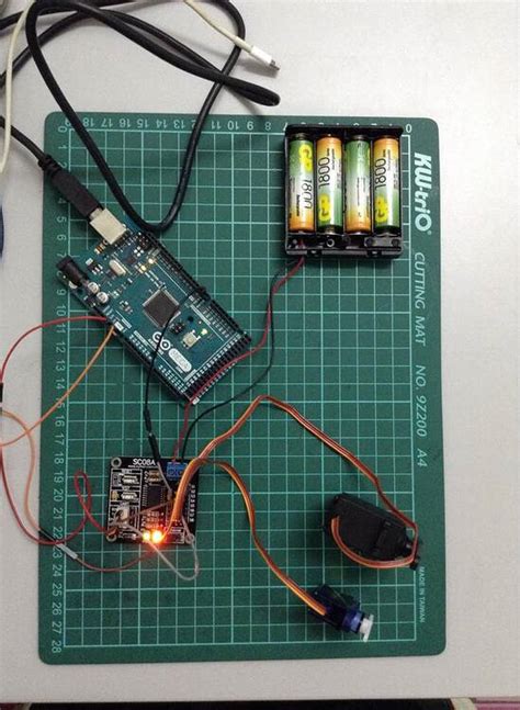 How To Control Servos Simultaneously With Both Having Independent Output Programming