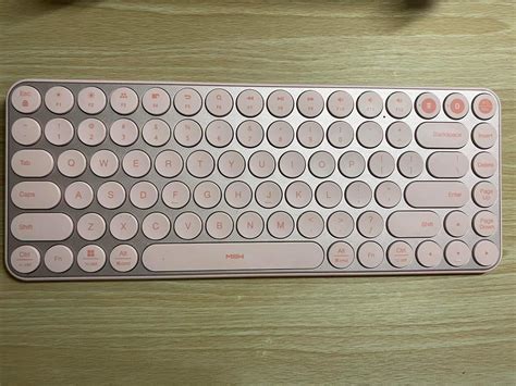 Miiw Wireless Keyboard Computers And Tech Parts And Accessories Computer Keyboard On Carousell