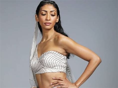 How To Prevent Oily Eyelids From Ruining Your Make Up Boldsky Com