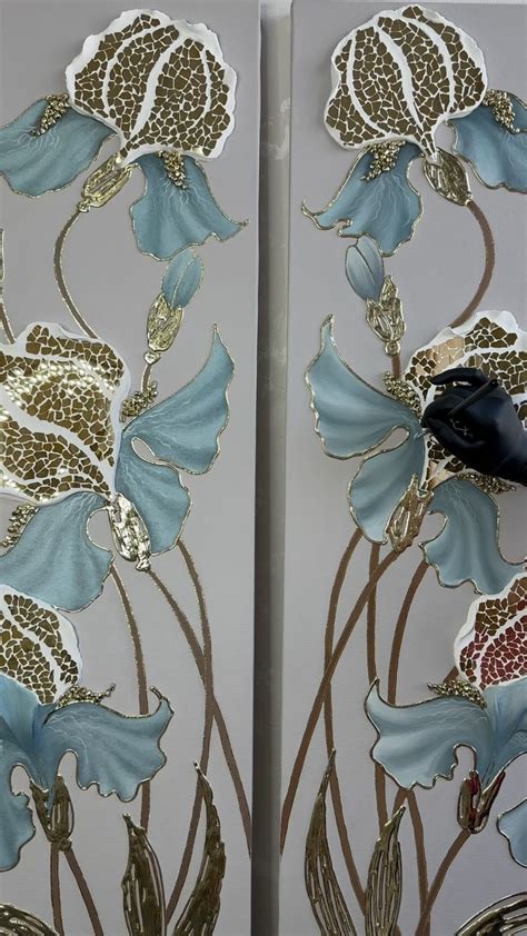 Новая работа излучающая нежность и любовь 🤍 Пара павлинов в символике может означать счастливые