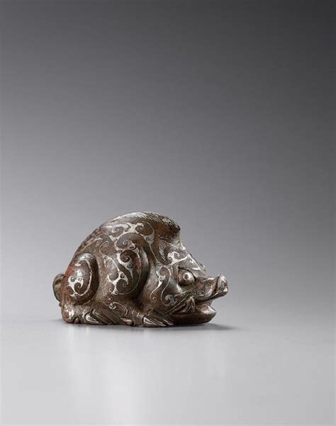 先秦青铜器中有许多充满童趣的作品 并不是为了儿童制作 只是经过几千年审美的变化 一些庄重的礼器也被现代人品出了不同的味道 另一方面青铜器制作到春秋时期也开始出现了“弄器”这类非正式供人把玩的