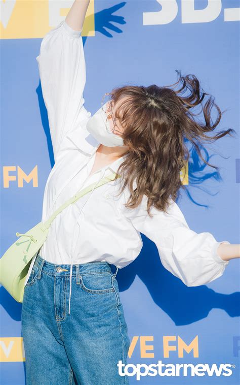 [hd포토] 레드벨벳 Red Velvet 웬디 아름답게 흩날리는 머리카락 웬디의 영스트리트 출근길 네이트 연예