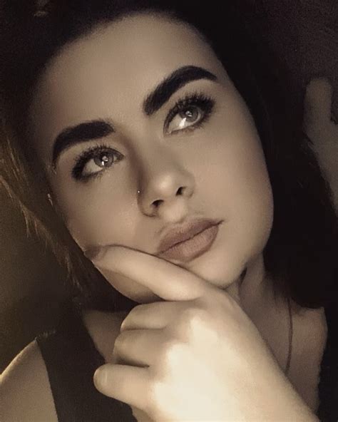 Люби себе не за досягнення а просто так Приймай свої слабкості й