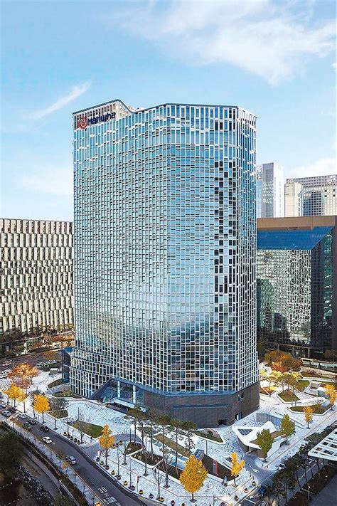 한화 김승연 지분 절반 세 아들에 증여… 승계논란 진화 나서