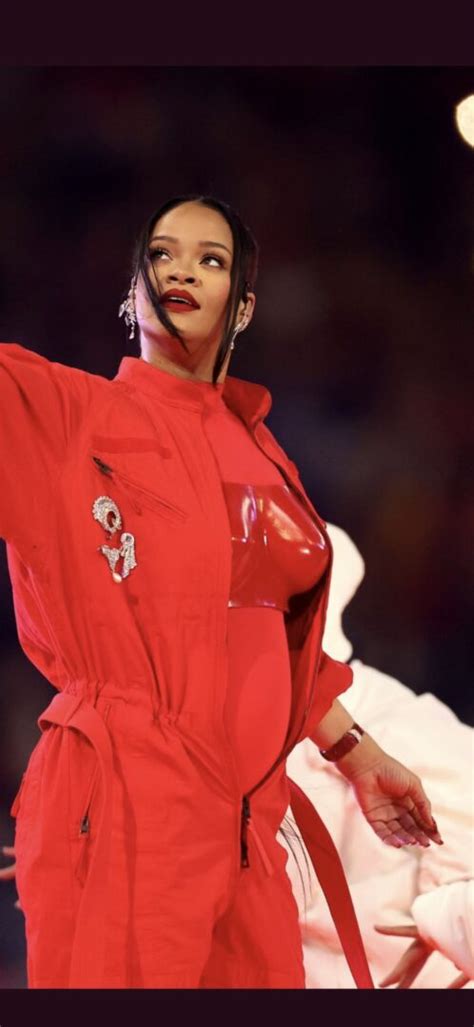 Fans Are Convinced Rihanna Is Pregnant Again After Her Super Bowl