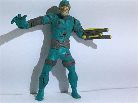 комик дээр гарах робот хүнийг баримлийн шавраар хийлээ бас Upvote дараарай Pls R Gremix