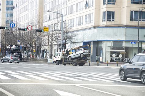 유토이미지 고장난 차량을 견인하는 견인차량
