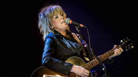 „worlds Gone Wrong Lucinda Williams Rechnet Mit Amerika Ab