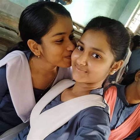 18कुंवारी लड़की Facebook