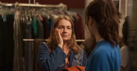 Tiny Beautiful Things Review Kathryn Hahn Shines In Hulus Captivating