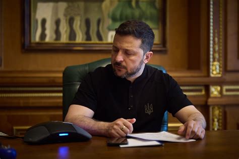 Зеленський продовжив воєнний стан і мобілізації в Україні докладно на Kyiv Post