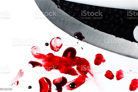 피가 묻은 칼 흰색 배경에 빨간 피 묻은 지문 공포와 범죄 현장 개념 할로윈 엽서 0명에 대한 스톡 사진 및 기타 이미지 0명 개성 개념 건강관리와 의술 Istock