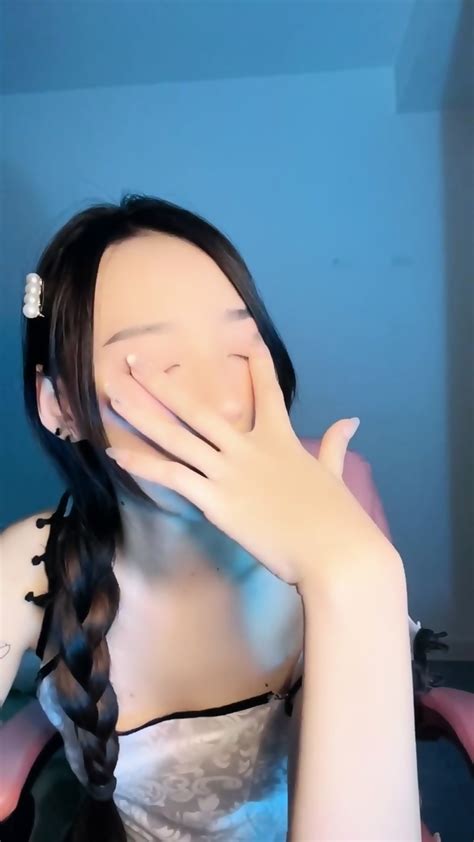 【小姜最近有点忙】美乳女学生骚舞到掰穴道具自慰4 Eporner