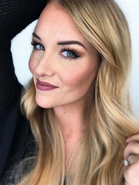 Winged Eyeliner Simple Universal Method Savanah Poulsen Bold