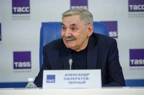 Жена актёра Панкратова Чёрного опровергла слухи о его проблемах с лёгкими