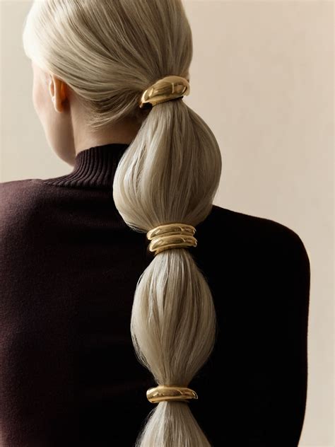 Резинка для волос с золотистым декором :: LICHI - Online fashion store