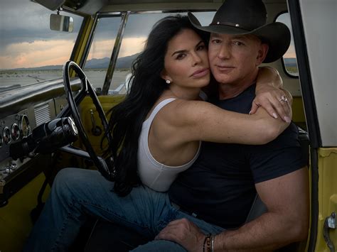 Jeff Bezos Lauren Sanchez Pose For Vogue Celebrate Engagement With Celebs