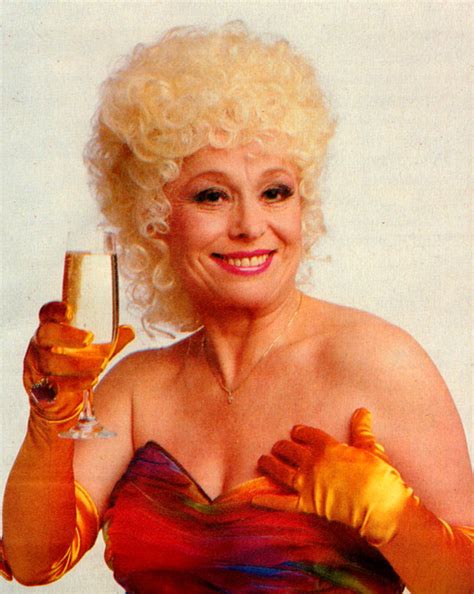 Barbara Windsor Biographie Et Filmographie