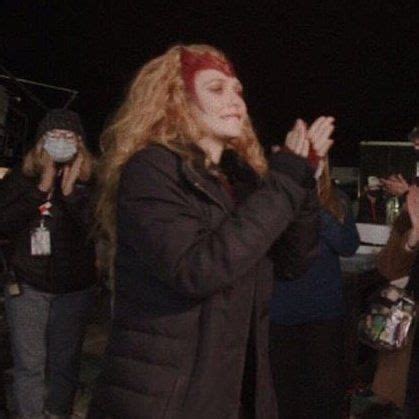 Pin By Jas On Elizabeth Olsen Elizabeth Olsen Behind The Scenes Celebrities