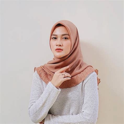 9 Beautiful Portraits Of Henny Rahman Zikri Daulays Wife Highlighted