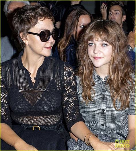Maggie Gyllenhaal And 15 Year Old Daughter Ramona Sarsgaard Sit Front Row