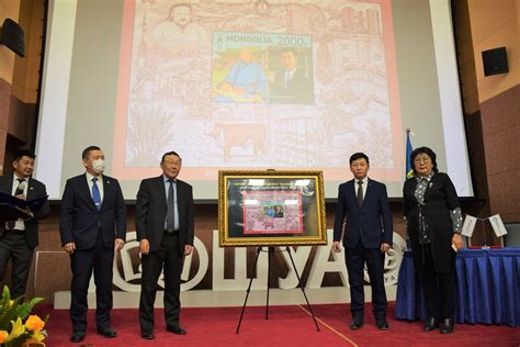 Шинжлэх ухааны салбарын 100 жилийн түүхийг өгүүлсэн марк бүтээлээ Монгол Улсын Шинжлэх Ухааны