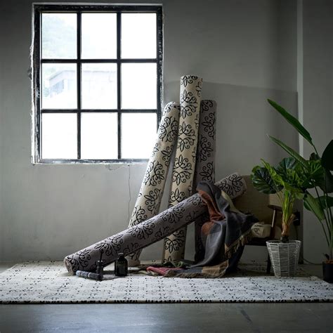 리앤데코ㅣ공간 인테리어의 시작 리앤데코 워셔블 먼지 없는 르네상스입니다 여름에서 가을로 넘어가는 추워지는 계절 사용하기 좋은 러그입니다😊 부드럽고 따뜻한 촉감의