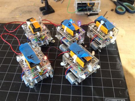 BristleSwarm - коллективные виброботы на Arduino – RoboCraft