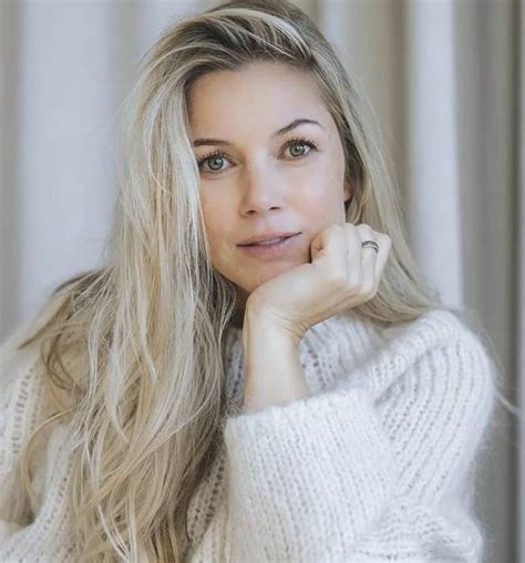 Anouk Hoogendijk In White Sportsman Biography