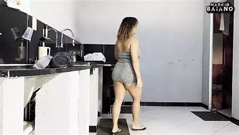 在巴伊亚的裸体海滩上的户外性爱 Xhamster