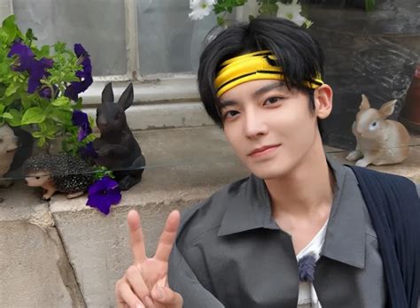 Yu Zheng Prepping His Next Drama And In Talks Are Male Lead Hou Ming Hao With Rising Actress He