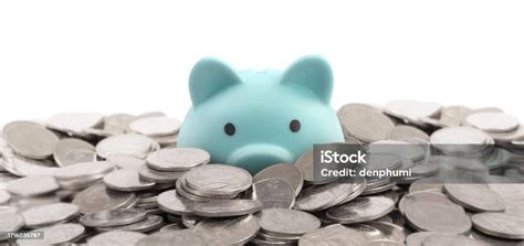 텍스트를 위한 공간에 돼지 저금통 돈 절약 위기 사업 또는 퇴직 저축 저축에 대한 스톡 사진 및 기타 이미지 저축 투자 통화 Istock