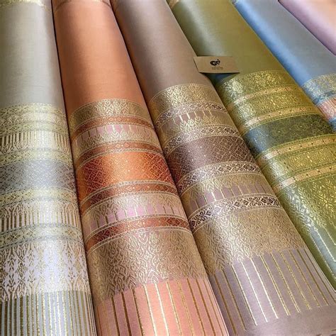 ผ้าไหมยกดอกลำพูน ประเภทซิ่นล้านนา ถุงเดี่ยว ไม่มีผ้าตัดเสื้อ เทคนิคการทอเชิงหัวท้าย ทอคล้ายยก