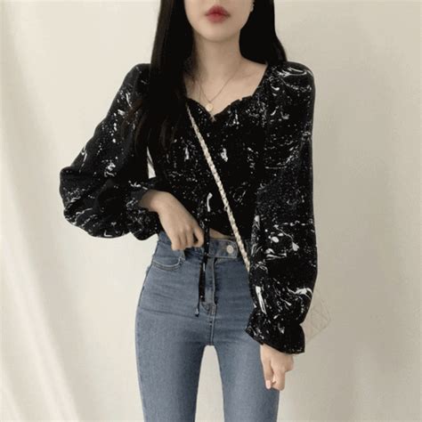 유어리느 예뻐요 청순 스트링 크롭 스모크 블라우스 2color 위시버킷