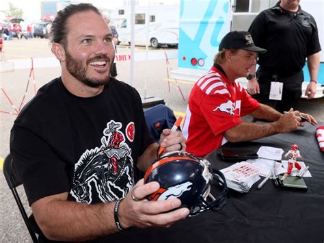 Alex Singleton Reveals Successful Surgery For Testicular Cancer Calgary Herald